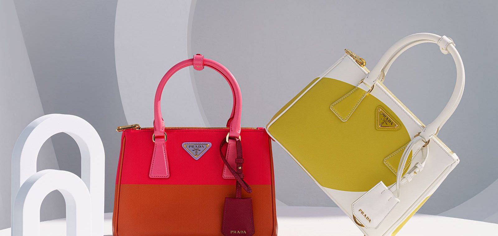 Prada présente son nouveau chef-d'œuvre : une réinvention audacieuse de ...